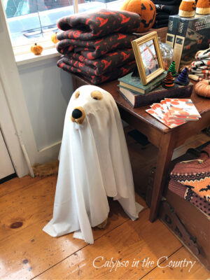 DIY Halloween Ghost Decorations (Easy Ideas to Try) - Calypso in the ...